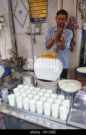 Lassi stall in Jabalpur, Madhya Pradesh, India Stock Photo - Alamy