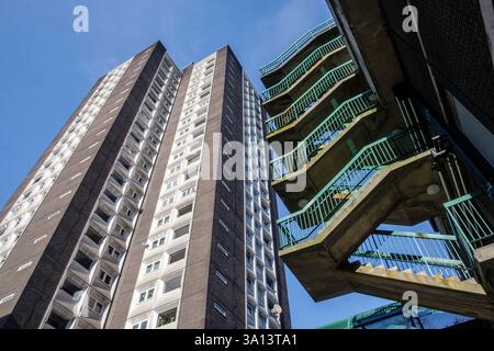 Petticoat Tower, Middlesex Street housing estate, London E1, UK Stock ...
