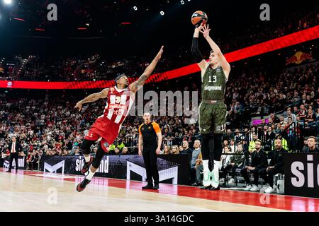 Isaiah Canaan (Roter Stern Belgrad, 3), Ivan Kharchenkov (FC Bayern M ...