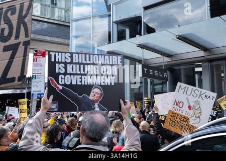 People protest outside Manhattan Federal Court before the arraignment ...