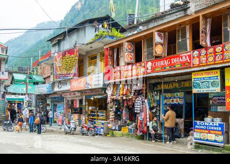 India, Himachal Pradesh state, Kasol, the craft market Stock Photo - Alamy