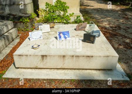 Singer Gilbert Becaud 's grave at Pere Lachaise cemetery in Paris ...