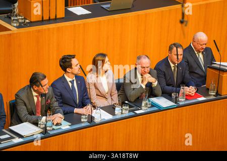 Bundeskanzler Christian Stocker (ÖVP) und Vizekanzler Andreas Babler ...