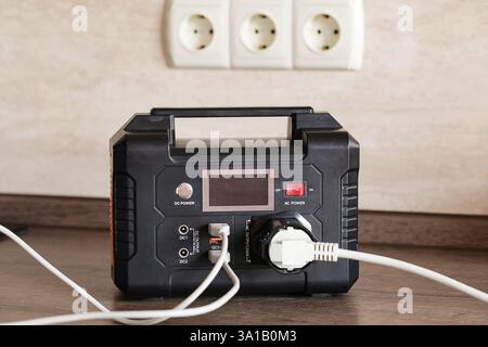 Portable power station and multi-socket extension board with chargers ...