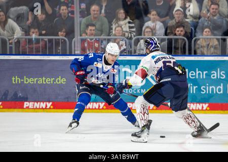 Maximilian Heim (Adler Mannheim, #86) Dresden Ice Lions vs. Adler ...