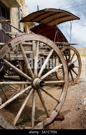 Old fashioned Chinese rickshaw Stock Photo - Alamy