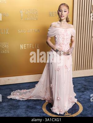 Ariana Grande arrives at the 31st Annual Critics Choice Awards on ...