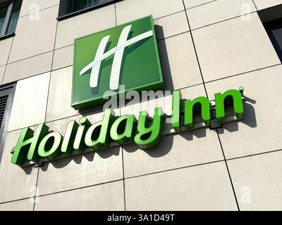 Außenwerbung Logo Hotel Holiday Inn *** Outdoor advertising logo Hotel ...