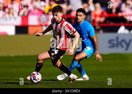 Sheffield United's Harrison Burrows (left) and Bristol City's Sinclair ...