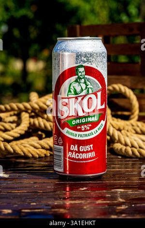 SKOL beer can - condensation water droplets, outdoors background Stock ...