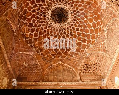 Taj Mahal India Detailed interior floral design Inlay stone mosaic ...