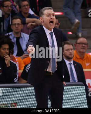 Bonn, Deutschland. 07th Mar, 2025. Augen zu und durch: Johann Gr?nloh ...