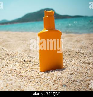 Sunscreen spray bottle. Bottle with sun protection cream and sea shells ...