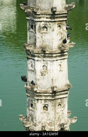 A view of hindu water tank Banganga, Walkeshwar, Bombay now Mumbai ...
