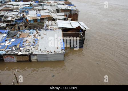 Overflow ; Tapi river ; Surat ; Gujarat ; India indian floods flooded ...