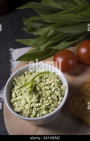 Wild garlic salt Stock Photo - Alamy