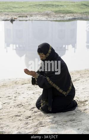 Muslim woman in front of mogul monument Taj Mahal seven wonder of the ...