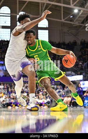 Oregon guard TJ Bamba (5) drives to the basket against Washington guard ...