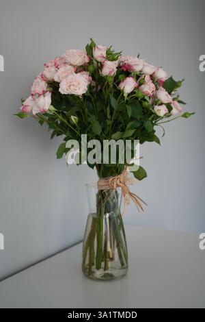 Small bouquet of fresh pink roses Stock Photo - Alamy