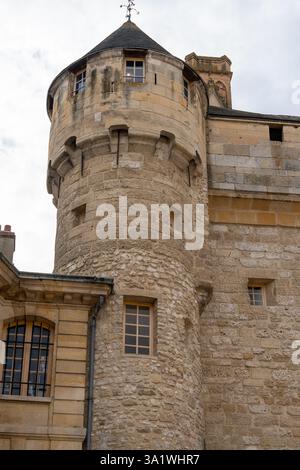 Explore the enchanting village of La Roche-Guyon with its historic ...