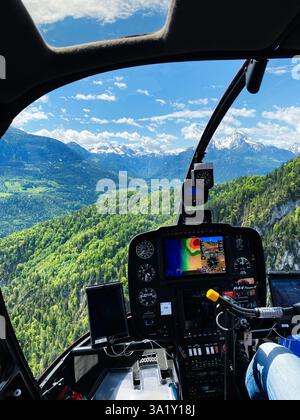 Robinson R44 helicopter cockpit controls dashboard Stock Photo - Alamy