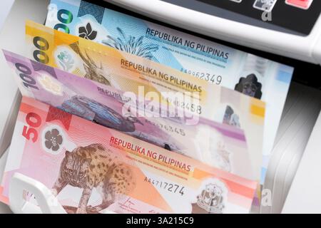 Philippine money - peso in the counting machine Stock Photo - Alamy