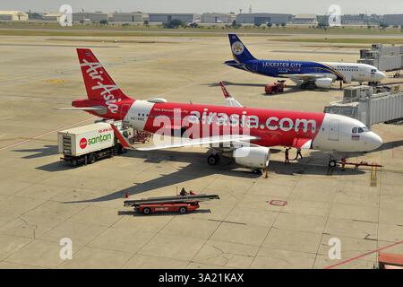 Airbus Thai AIRASIA licence plate HS - BBE at the old Bangkok Don ...