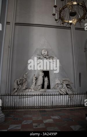 This neoclassical sculpture by Antonio Canova showcases idealized human ...