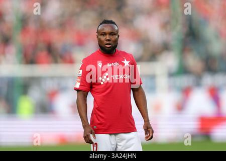 James Igbekeme of Wisla Krakow seen warming up before the BETCLIC 1 ...
