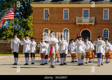 Fife & Drum March im Living History Museum Colonial Willliamsburg in ...