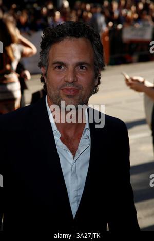 Actor Mark Ruffalo attends the premiere of Spotlight during the 40th ...