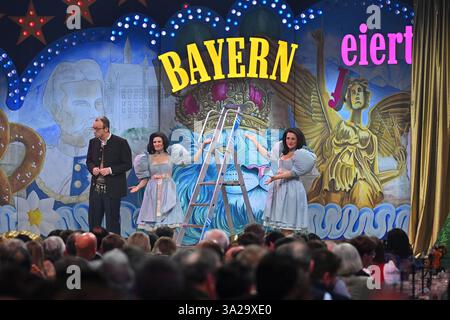 Darsteller Friedrich MERZ,,Dorothee BAER und Michaela KANIBER ...