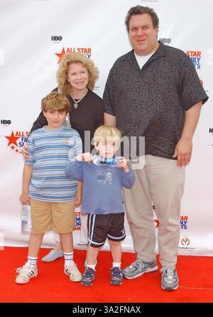 Jeff Garlin with wife Marla Garlin and sons James and Duke on the red ...