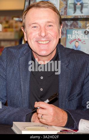 Phil Tufnell signs his autobiography "Where an I?" at Waterstones ...