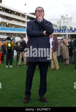 Harry Redknapp, owner of horse Shakem Up'arry watches the TrustATrader ...