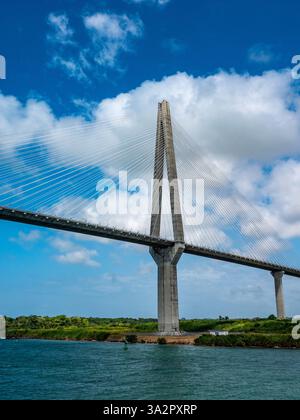 The Atlantic Bridge is a double-pylon, double-plane bridge with a main ...