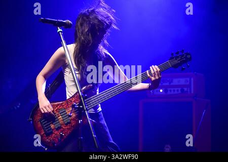 The Warning (Alejandra Villarreal bass), performing live as part of the ...