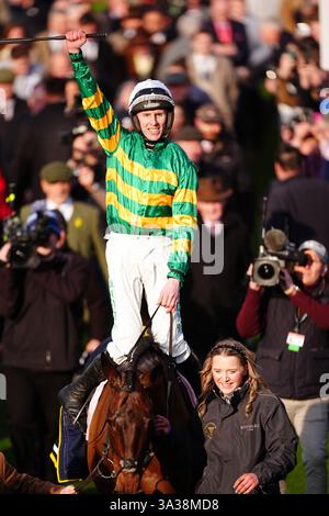 Mark Walsh aboard Inothewayurthinkin after winning the Boodles ...