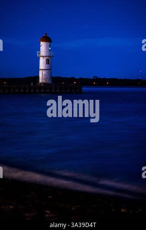 Night view of the Lachine Lighthouse by the Saint Lawrence River ...