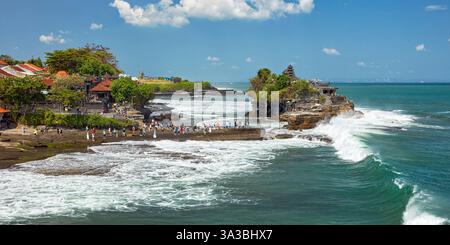 Panoramic view of the iconic Tanah Lot island temple. Bali, Indonesia ...