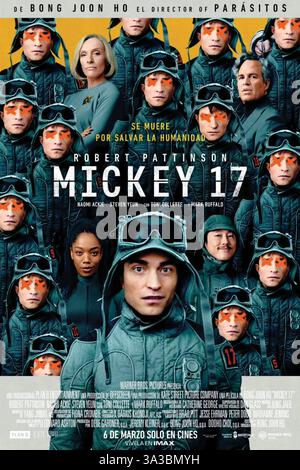 ROBERT PATTINSON in MICKEY 17 (2025), directed by BONG JOON HO. Credit: WARNER BROS. / Album ...