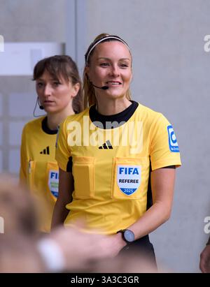 Schiedsrichterin Fabienne Michel, FC Bayern Muenchen vs. 1. FC Koeln ...