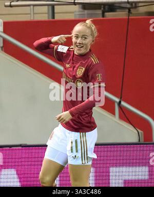 Lea SCHUELLER (FCB) celebrates her goal to make it 3-1, jubilation, joy ...