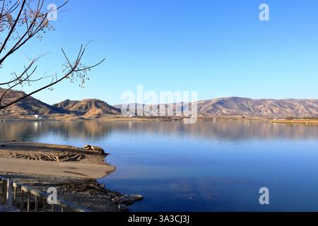 the landscape around the Smaquli Resort between Erbil and Dohuk lake ...