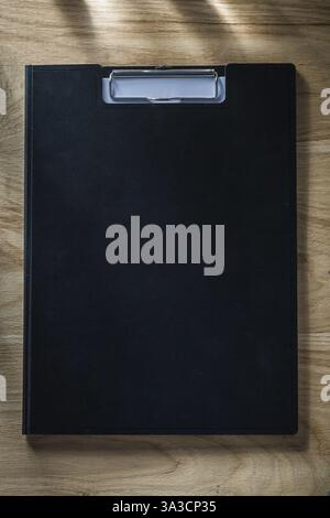 Vintage clipboard paper on wooden board Stock Photo - Alamy