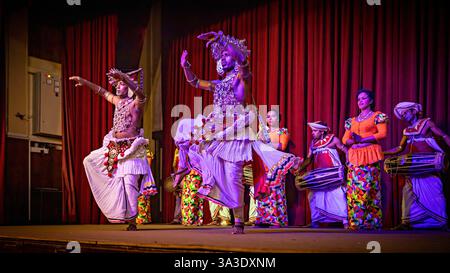 People at the ceremony of the Kandy Dance Stock Photo - Alamy