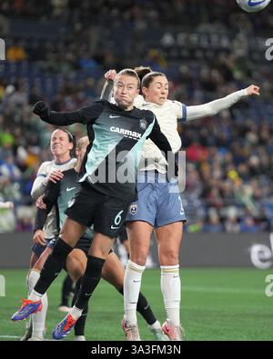 NJ/NY Gotham FC defender Emily Sonnett (6) lifts the NWSL championship ...