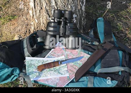 Bushcraft gear. Items needed to survive in the wild Stock Photo - Alamy