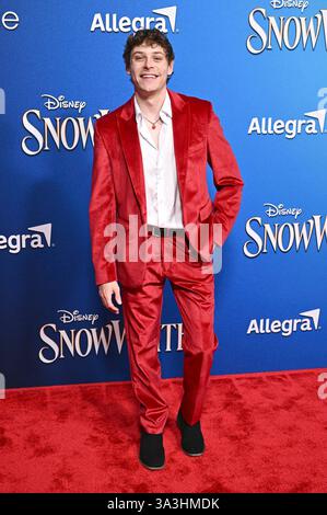 Patrick Dougall bei der Weltpremiere des Kinofilms 'Snow White ...