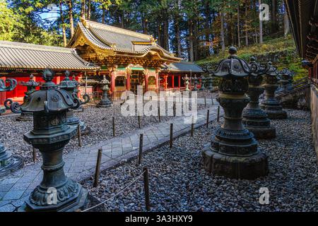 The marvelous Yashamon Gate at the Taiyu-in Temple in Nikko. Tochigi ...